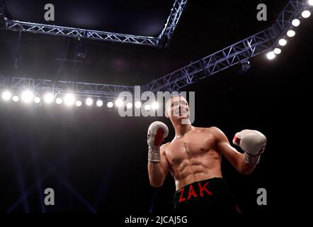 Zak Chelli celebrates victory over Germaine Brown in the super ...