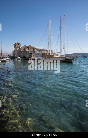 Croatia, Split-Dalmatia County, Kastel Gomilica, Aerial view of Kastilac fort and surrounding ...