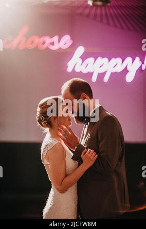 happy bride and groom, neon sign Stock Photo - Alamy