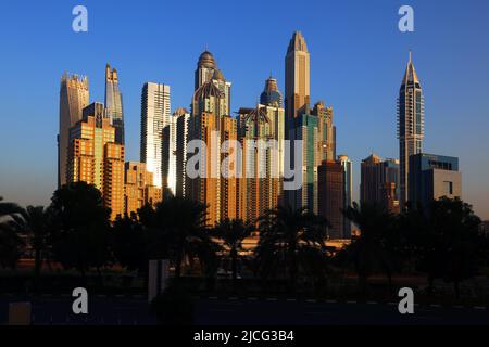 Berühmt, Dubai Marina, moderne Architektur und Atemberaubende Aussicht ...