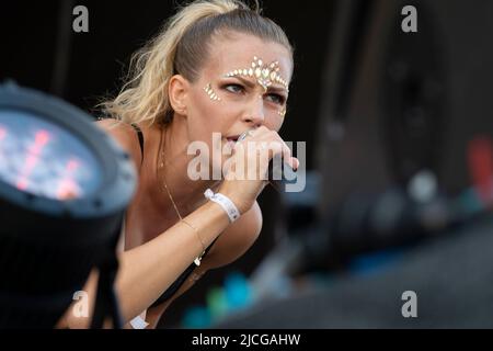 Oberhausen, Deutschland. 11th June, 2022. JENICE, singer, pop singer ...