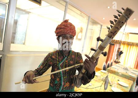 Rajasthani musician with Ravana Hasta veena Stock Photo - Alamy