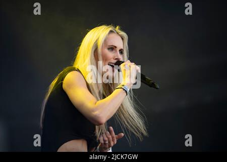 Oberhausen, Deutschland. 11th June, 2022. JENICE, singer, pop singer ...