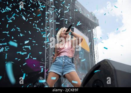 Oberhausen, Deutschland. 11th June, 2022. CAROLINA, singer, pop singer ...