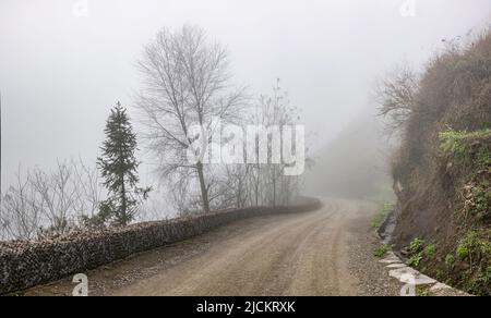 Guizhou digging 24 turn off in the fog Stock Photo - Alamy