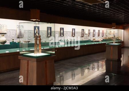 Artefacts on display at the Han Dynasty Tomb of Han Yang Ling Xian ...