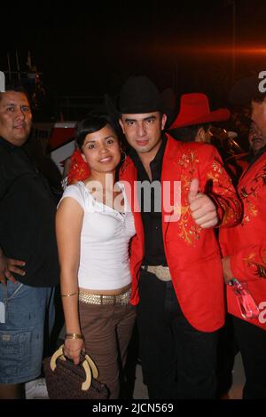 Karla de leon en Los Huracanes Del Norte en el Baile de La Kaliente 6 ...