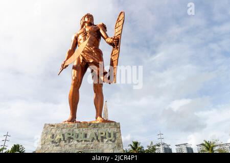 The more than life sized statue of Cebu hero Lapulapu at the Mactan ...