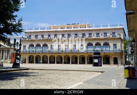 buildings around san francisco de asis square in havana Stock Photo - Alamy