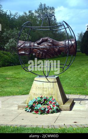 Christmas Truce Bronze Sculpture of Handshake of British Soldier and ...