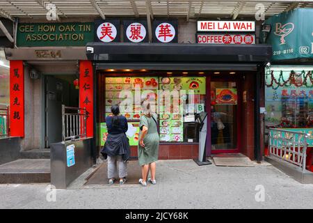Mei Lai Wah 美麗華, 64 Bayard St, New York, NYC storefront photo of a Chinese bakery and coffee ...