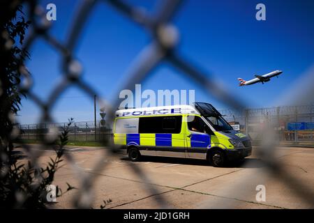 Security fence and a police van at Gatwick Airport as a British Airways ...