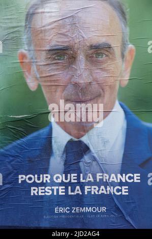 Eric Zemmour campaigns for presidential elections, torn posters, Bray ...