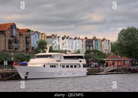 Bristol Harbor waterside Stock Photo - Alamy