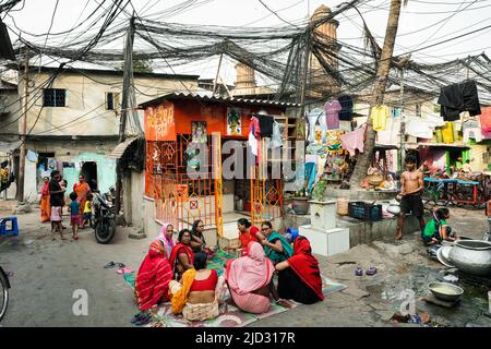 Scenes from a shantytown, slum in Calcutta, Bengal, India Stock Photo ...