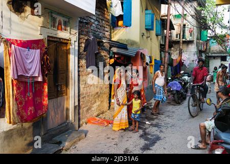 Scenes from a shantytown, slum in Calcutta, Bengal, India Stock Photo ...