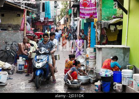 Scenes from a shantytown, slum in Calcutta, Bengal, India Stock Photo ...