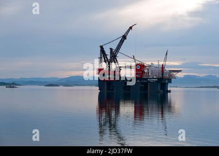 Semi-submersible crane ship Sleipnir, a semi-submersible floating crane ...