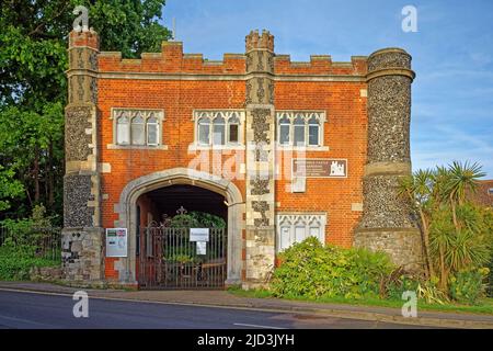 UK, Kent, Whitstable, Entrance to Whitstable Castle Stock Photo - Alamy