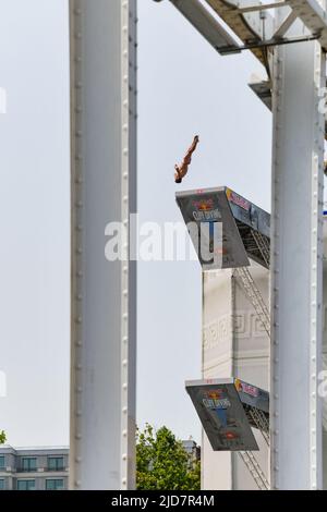 Red Bull Cliff Diving, the biggest high-flying diving competition in ...