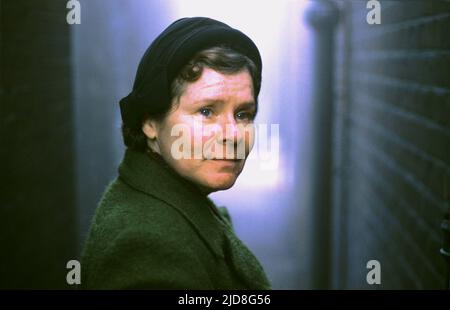 IMELDA STAUNTON, VERA DRAKE, 2004 Stock Photo - Alamy