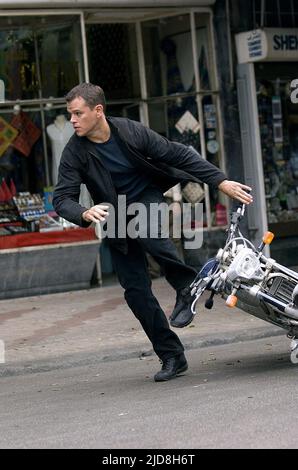 THE BOURNE ULTIMATUM MATT DAMON as Jason Bourne, JULIA STILES as Nicky ...
