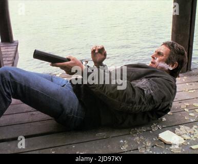 THE HUNTER (1980) RALPH "PAPA" THORSON, STEVE MCQUEEN HUNT 005 Stock ...