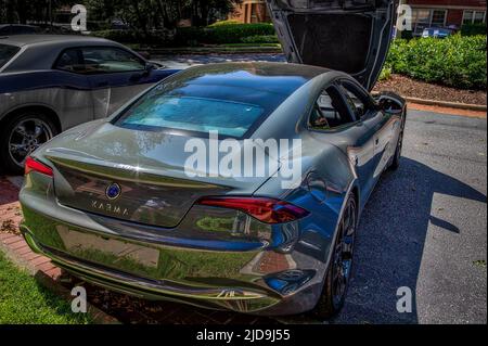 emblem of a Fisker Karma sports car, Cologne, Germany Emblem eines ...