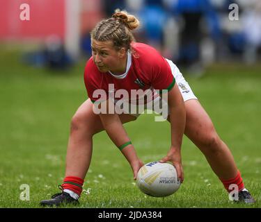 Molly Reardon in action for Wales Rugby League Stock Photo - Alamy