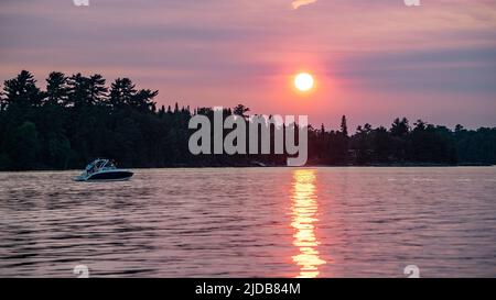 Reflection of sun on water, Kenora, Lake of The Woods, Ontario, Canada ...