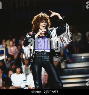 Maggie Mae, deutsche Schlagersängerin, singt bei einem Auftritt in der ...