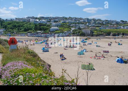 Polzeath, Cornwall, UK. 20th June 2022. UK Weather. Hot and sunny for ...