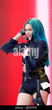 AleXa, June 19, 2022 : Singer AleXa performs before the red carpet ...