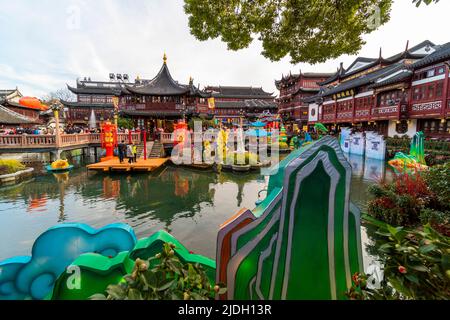 Zig zag Bridge at Yuyuan Garden Tourists cross a zig zagging bridge at ...