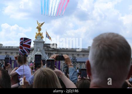 RAF Red Arrows fly above the Mall as part of the Queen's Birthday ...