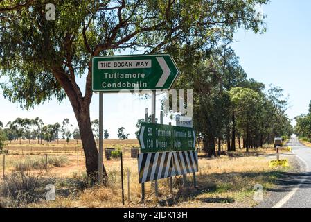 A road sign for the Bogan Way in rural New South Wales Stock Photo - Alamy