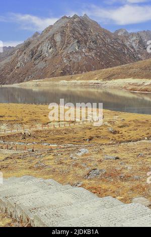 The beautiful lake and its reflection at Sela Pass in Arunachal Pradesh ...
