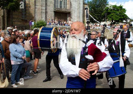 Breton musicians in traditional costume Stock Photo - Alamy