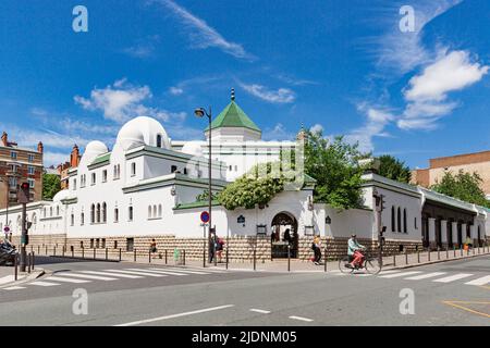 The entrance into the Restaurant The Mosque of Paris. Great Mosque of ...