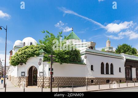 The entrance into the Restaurant The Mosque of Paris. Great Mosque of ...