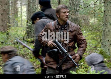DANIEL CRAIG, DEFIANCE, 2008 Stock Photo - Alamy