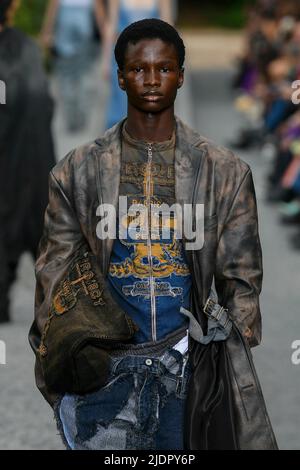 Y/PROJECT SS23 runway during Paris Fashion Week on June 2022 - Paris ...