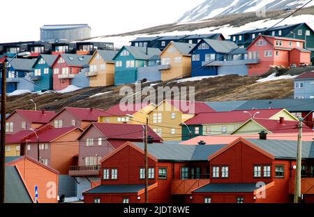 colourfull houses in Longyearbyen, Norway, Svalbard, Svalbard Inseln ...