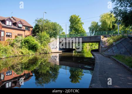 Tram bridge over the Nottingham and Beeston Canal in Lenton ...