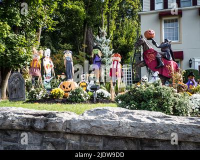A funeral home in Sleepy Hollow displays scary statues for Halloween ...