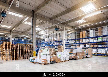 Cardboard box arranged in warehouse Stock Photo - Alamy