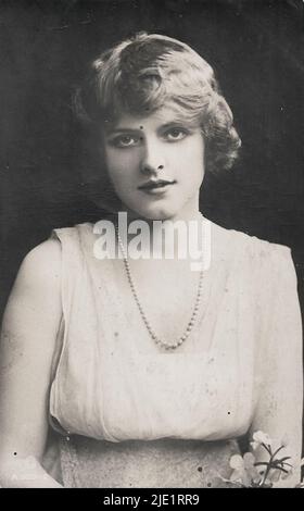 Portrait of Constance Worth - British silent cinema Stock Photo - Alamy