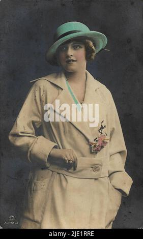 Portrait of Constance Worth - British silent cinema Stock Photo - Alamy