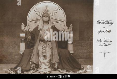 Portrait of Mia May in Die Herrin der Welt 002 - German weimar era cinema (1918 - 1935 Stock ...