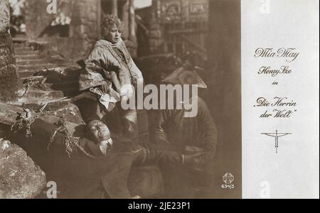 Portrait of Mia May in Die Herrin der Welt 002 - German weimar era cinema (1918 - 1935 Stock ...